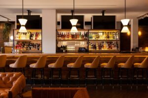 The Ultimate West Loop Chicago Happy Hour 2024 Guide - HHRevolution