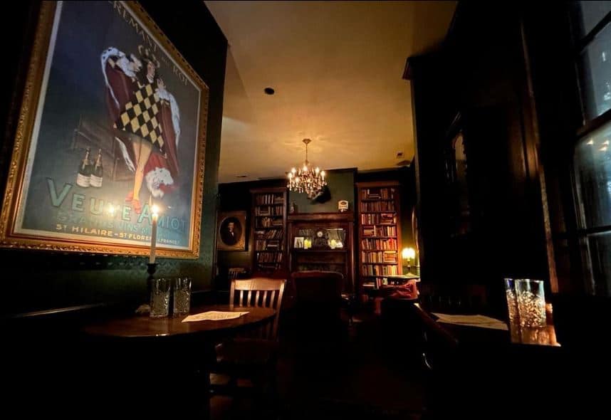 The Ultimate Lincoln Park Chicago Happy Hour 2024 Guide - HHRevolution