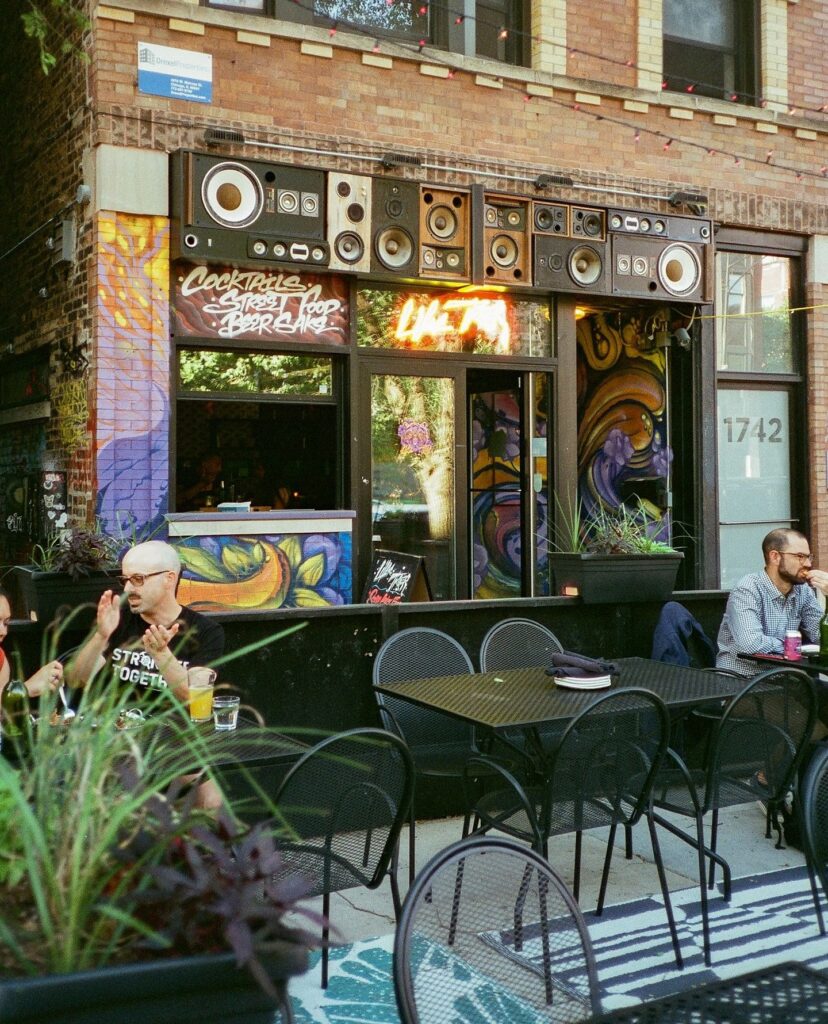 The Ultimate Wicker Park Chicago Happy Hour 2025 Guide - HHRevolution
